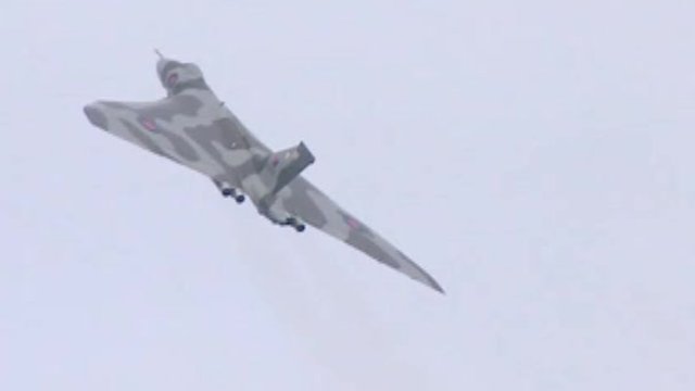 Footage of Vulcan performing barrel roll investigated - BBC News