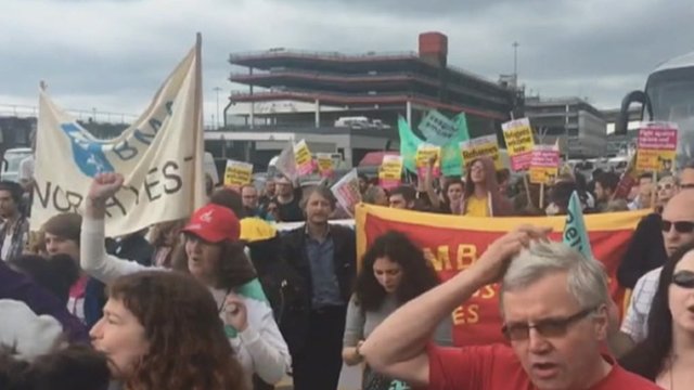 Protest as aid convoy stopped at Dover - BBC News