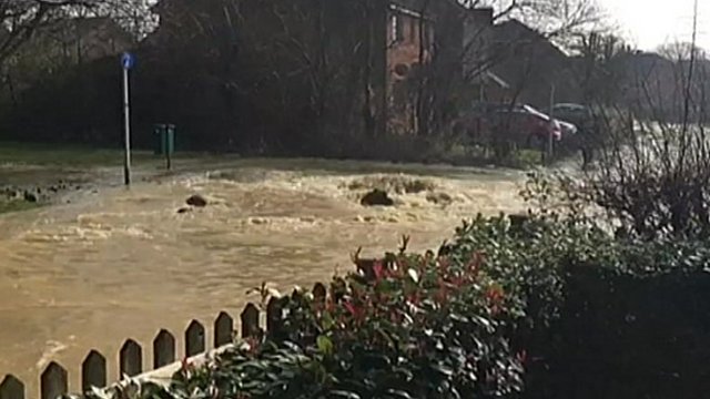 Burst water main in Poole floods main road - BBC News