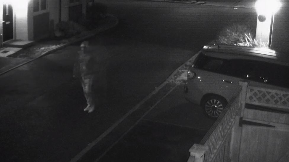 Missing Jack Morrad: Lake to be drained by police - BBC News