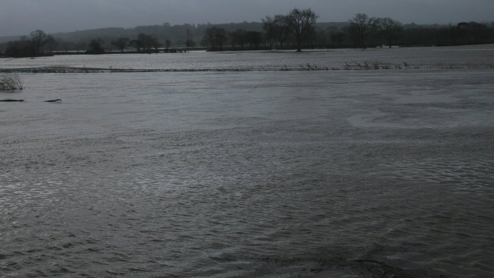 Heavy rain leads to Shropshire flood warning - BBC News
