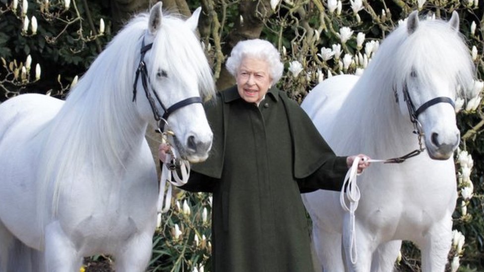 The Queen: Why does she have two birthdays? - CBBC Newsround