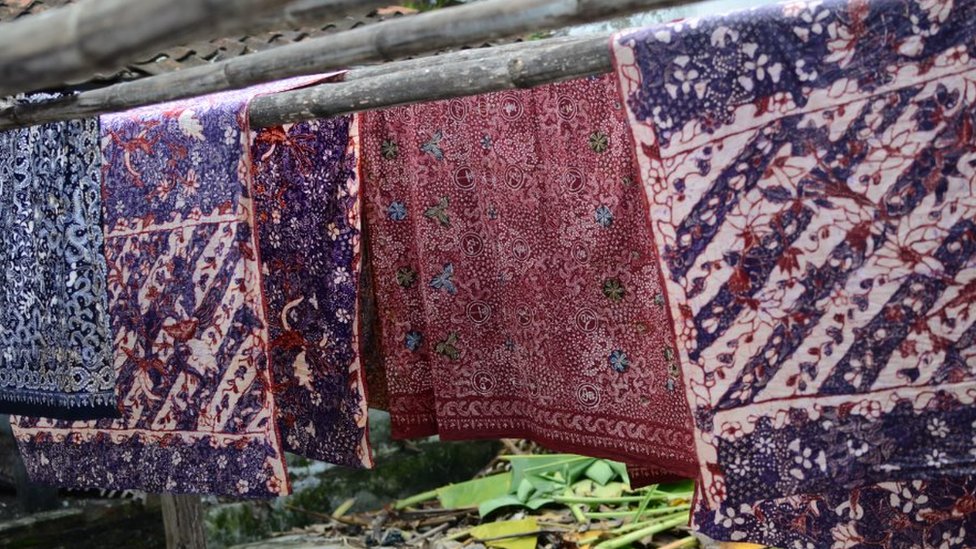 HUT RI: Doa dan kaligrafi Arab dalam batik peranakan di 'Tiongkok Kecil ...