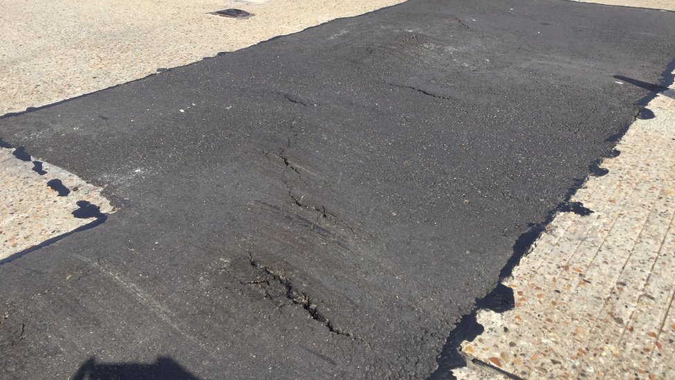 UK heatwave: A11 in Norfolk closed 'as tarmac melts' - BBC News