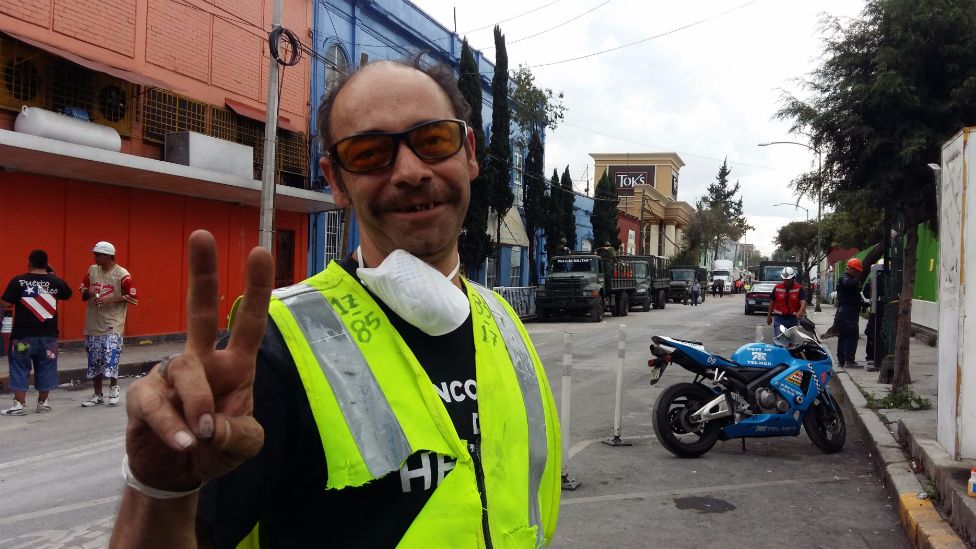 Javier Serrano, el mexicano que rescató víctimas en los dos sismos más ...