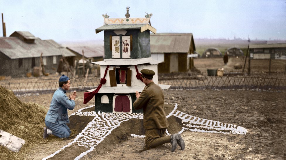 'Suddenly real': Colour brings new life to archival WW1 photos - BBC News
