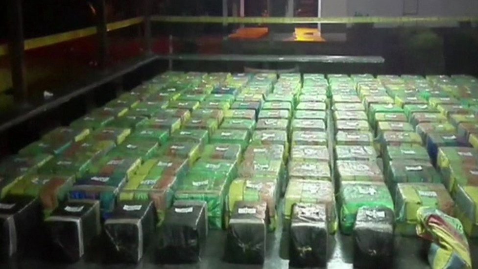 Police discover secret drugs lab in Colombian jungle - BBC News