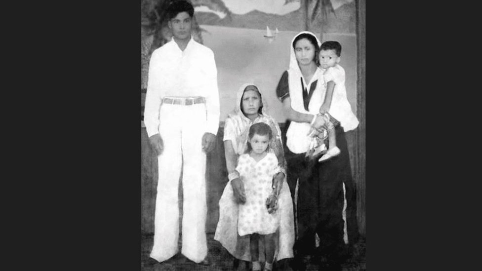 Tradisjonelt Indisk Familieportrett
