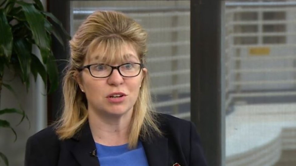 Coronavirus: Lewes MP Maria Caulfield returns to nursing - BBC News