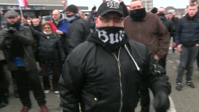 Anti-migration protest at a refugee camp in Calais France - BBC News