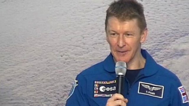 Tim Peake: 'I saw flames outside the window' - BBC News