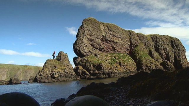 Oldest Pictish fort found on Aberdeenshire sea stack - BBC News