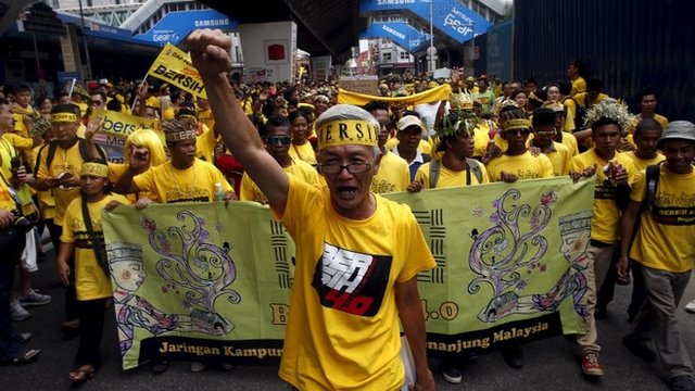 Malaysia protests: Anger on Kuala Lumpur's streets - BBC News