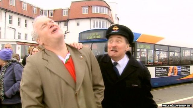 Blakey on the buses in Wales in 2002 - BBC News