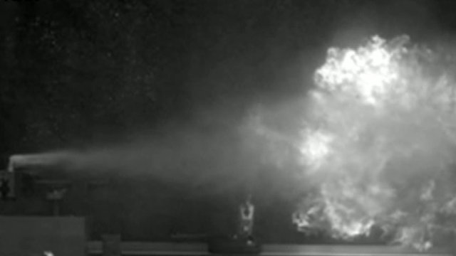 'Sticky chains' dampen fuel explosions - BBC News