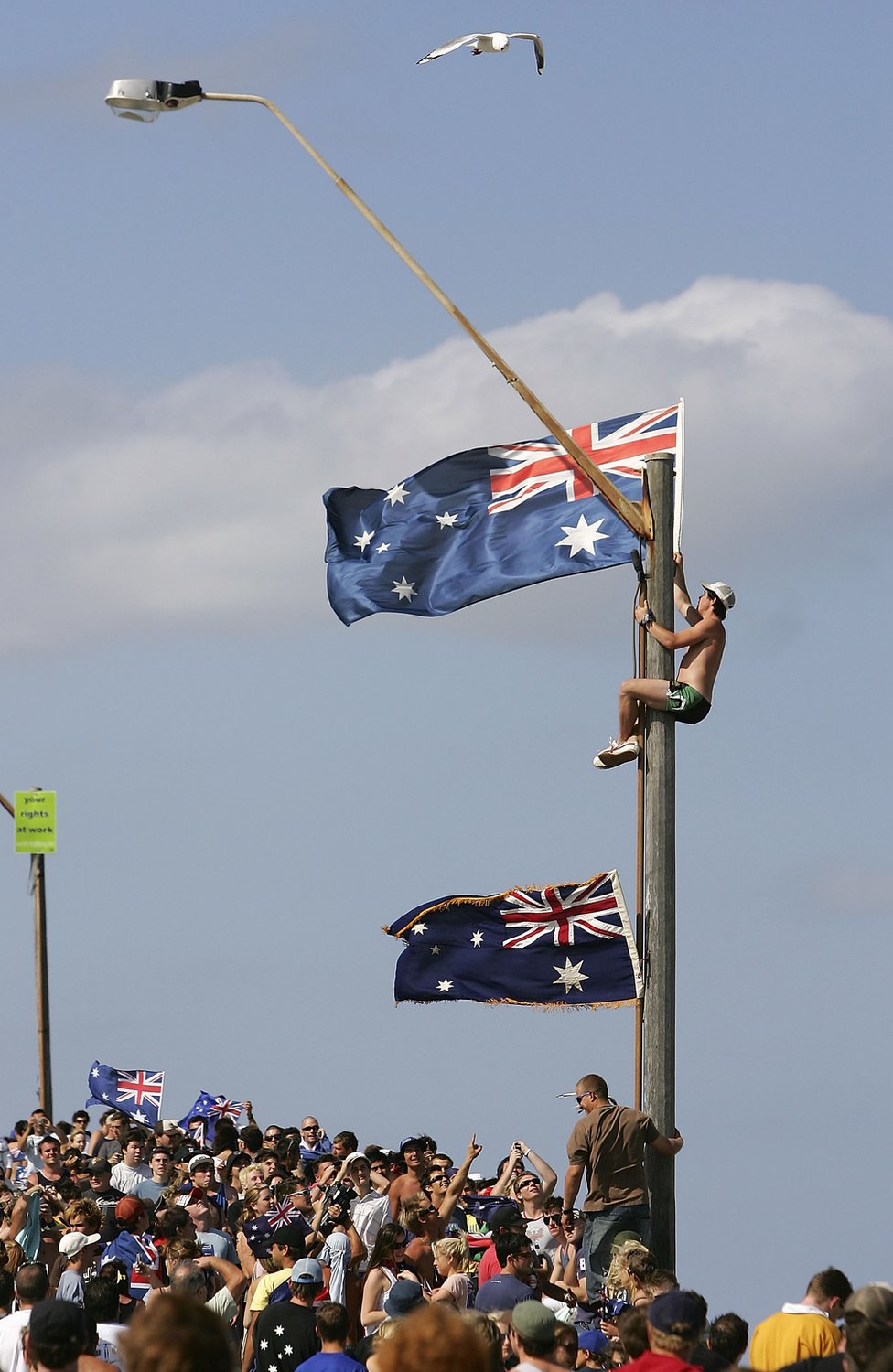 Sydney suburb on edge as Cronulla race riot anniversary looms - BBC News