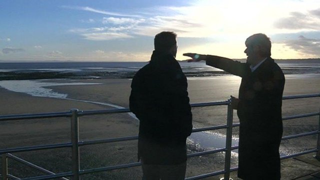 Swansea tidal lagoon: Prof Roger Falconer wants improvements - BBC News