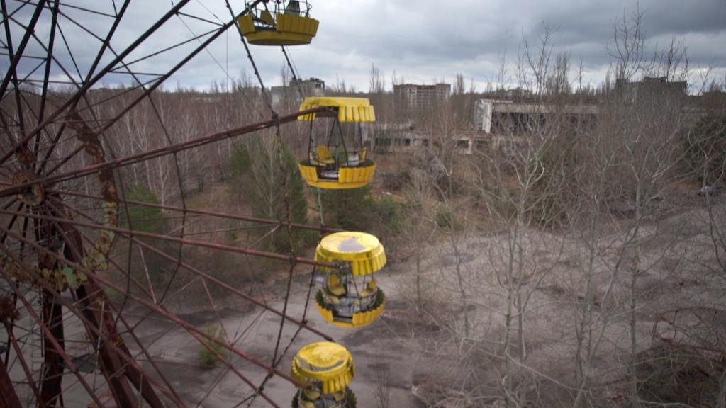 Chernobyl disaster: Time-lapse footage of huge shield - BBC News