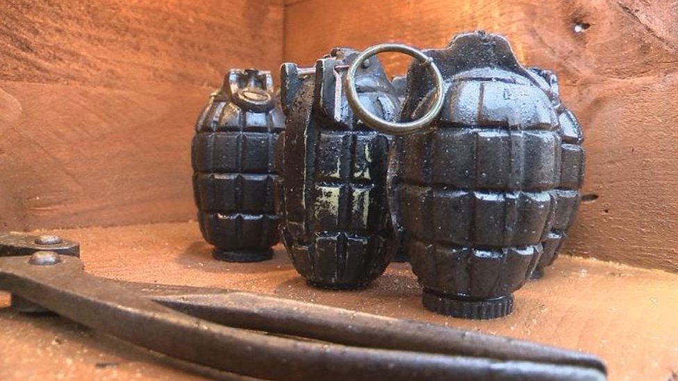 Armistice Day: Replica World War One trench unveiled in Aberdeen - BBC News