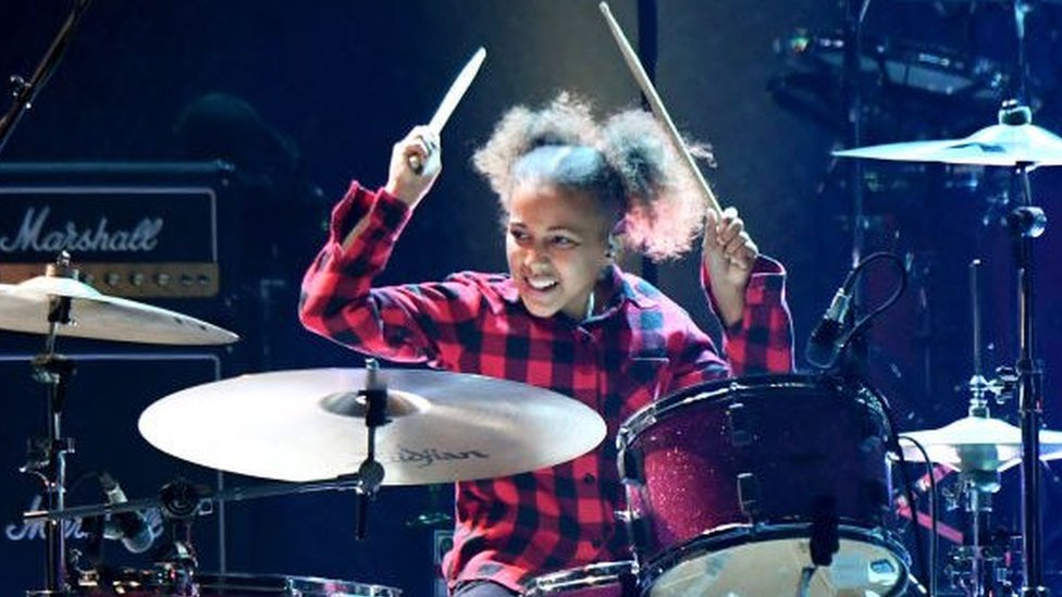 Nandi Bushell: 11-year-old plays drums with the Foo Fighters! - CBBC ...