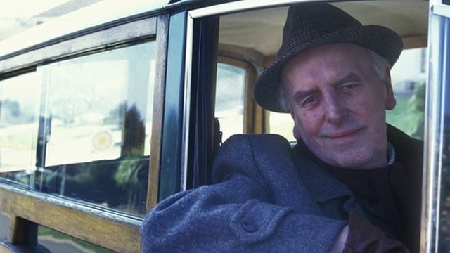 Arthur Daley actor George Cole dies - BBC News