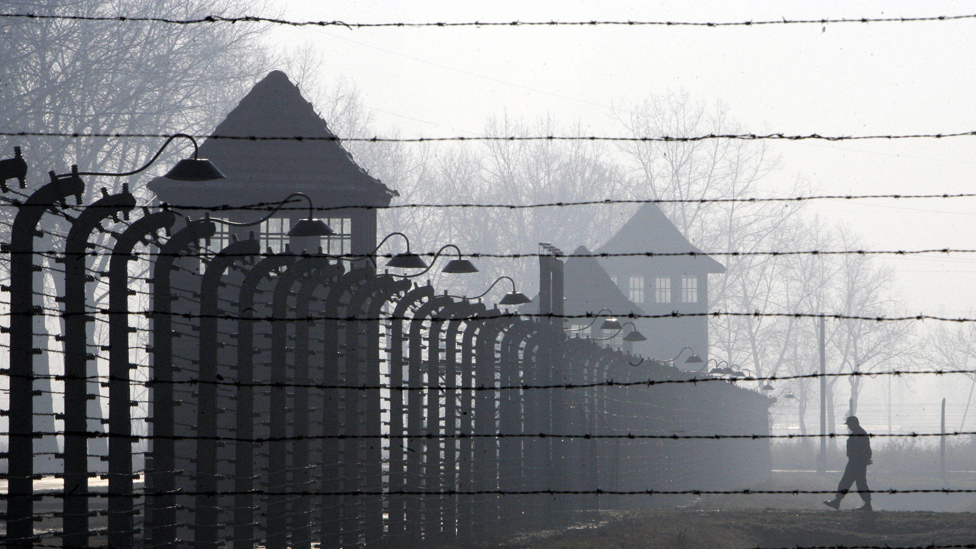 Ex-Auschwitz SS guard charged in Germany - BBC News