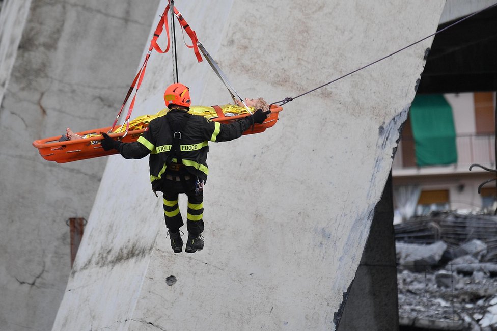 Italy bridge: Dozens feared dead in Genoa as motorway collapses - BBC News