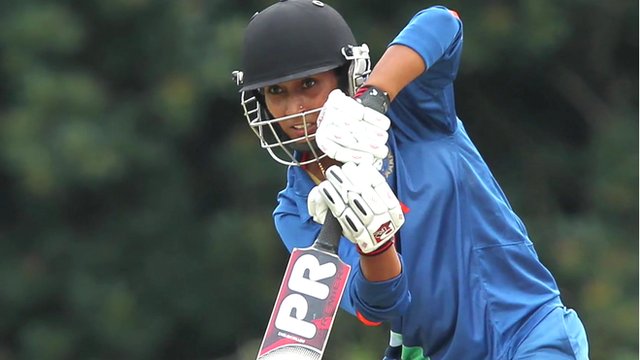 The Indian woman juggling cricket and motherhood - BBC News