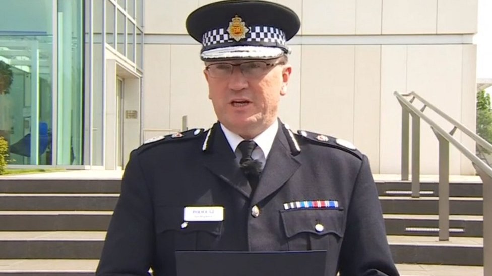 Manchester attack: Off-duty police officer killed in bombing - BBC News