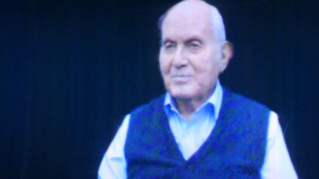Interactive 3D videos help Holocaust survivors tell stories - BBC News
