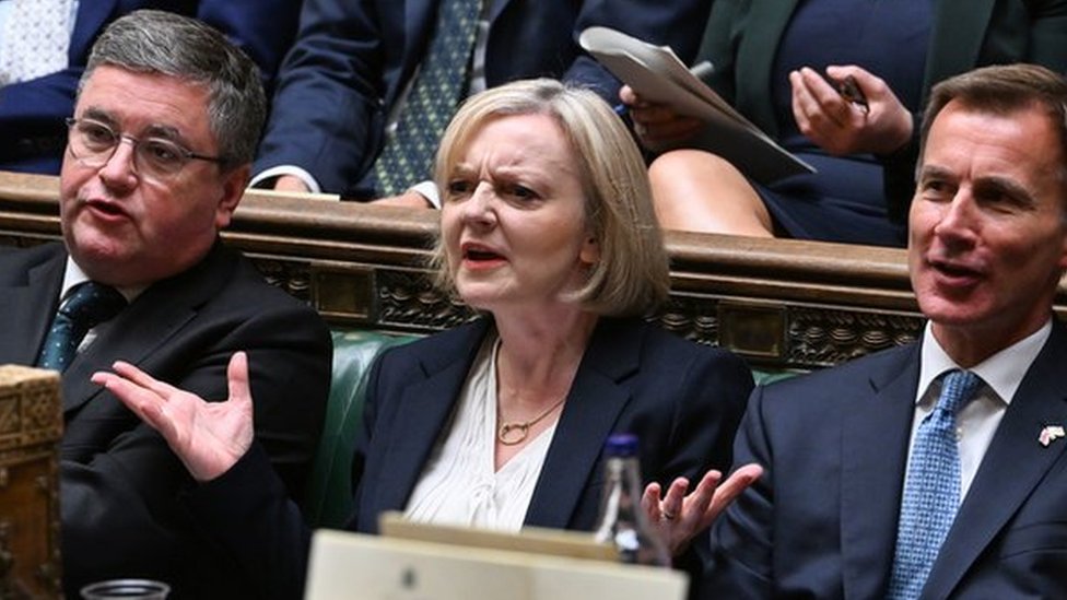 Liz Truss: A chaotic 24 hours for the prime minister - CBBC Newsround
