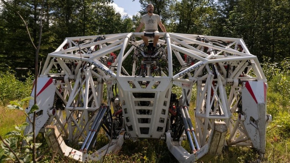 Meet Prosthesis: The world's largest mechanical robot suit - CBBC Newsround