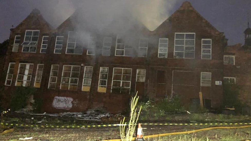 Fire crews battle blaze at former Dudley school - BBC News