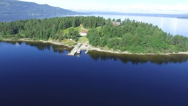 Five years after Breivik attack, BBC returns to Utoeya - BBC News
