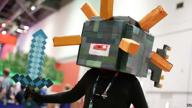Thousands of Minecraft fans gather for Minecon show - BBC Newsround