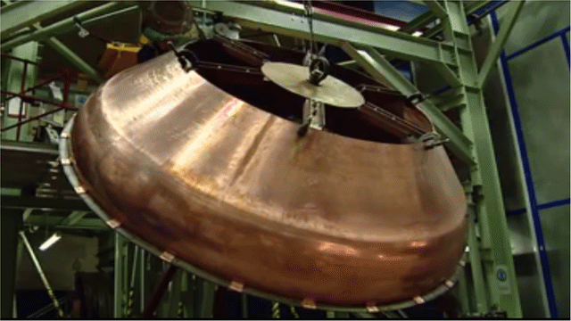 Tradition remains vital to whisky stills - BBC News