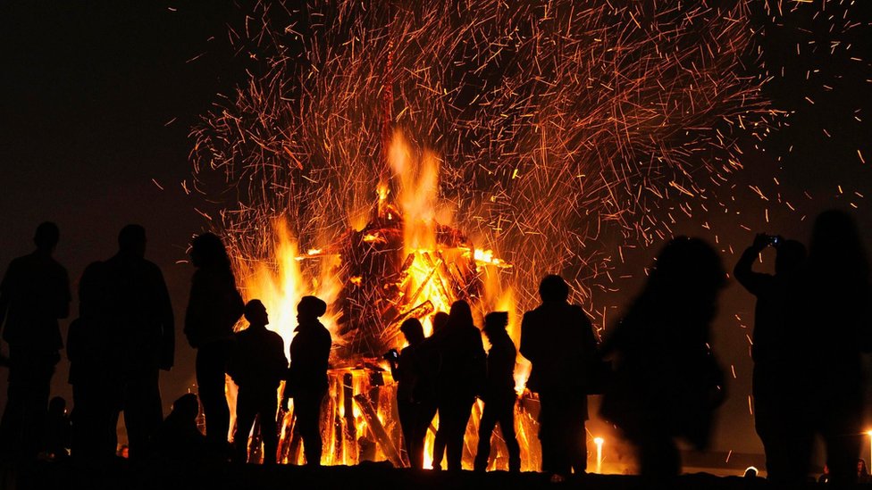 Bonfire Night: Have fun and stay safe with these top tips - CBBC Newsround