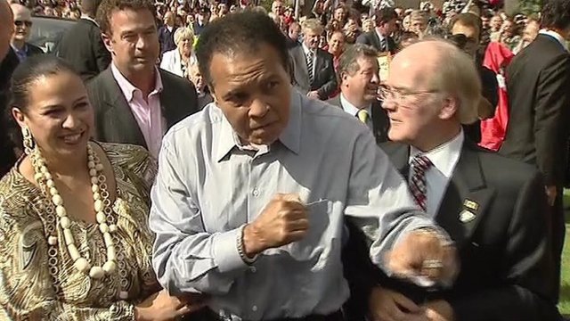 Muhammad Ali: NI sports world pays tribute to boxer - BBC News