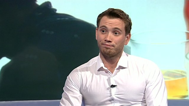 Yr her sy'n wynebu gofalwyr ifanc - BBC Cymru Fyw