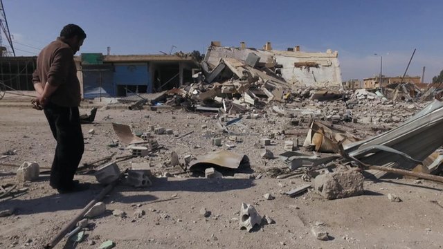 BBC inside Syrian town wrecked by IS battle - BBC News