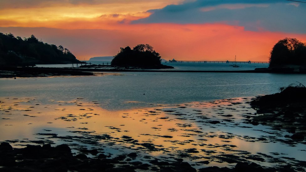 Awyr y gwanwyn - BBC Cymru Fyw