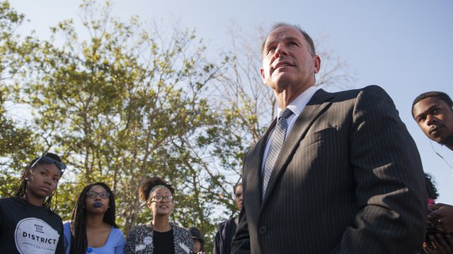 Tim Wolfe: University president resigns amid racism row - BBC News