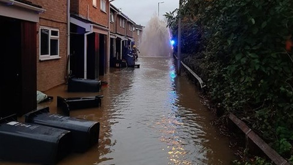 Swindon flood: Residents could be homeless until Christmas - BBC News