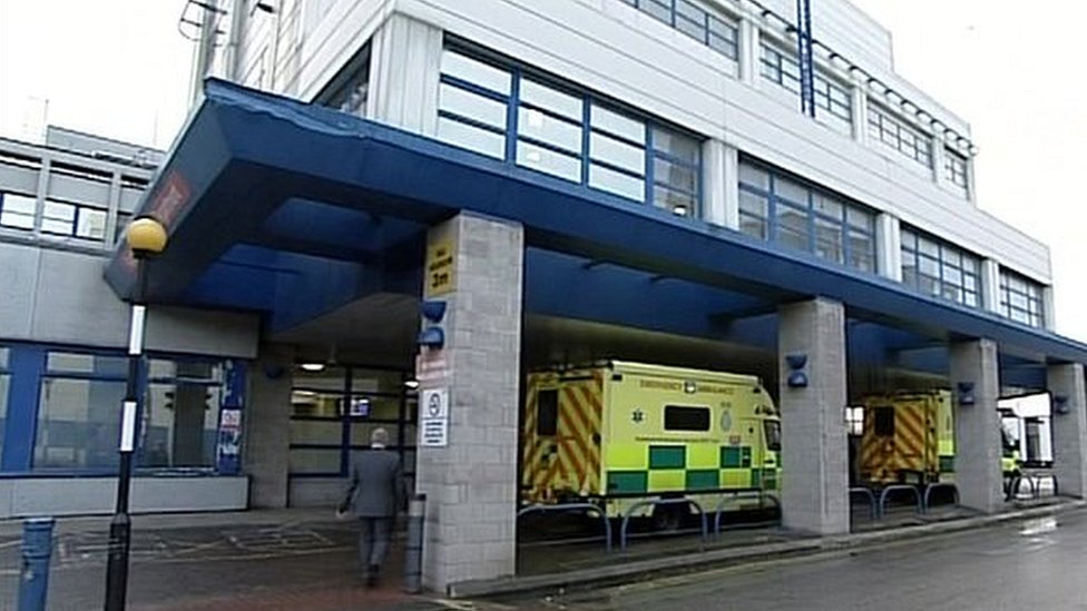 Hull Royal Infirmary: Operations cancelled in bed shortage - BBC News