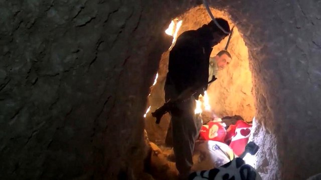What was discovered in secret IS tunnels in Sinjar, Iraq? - BBC News