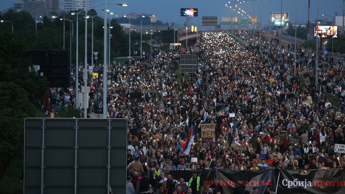 Srbija i protesti: U Beogradu skup protiv nasilja, desetine hiljada ...