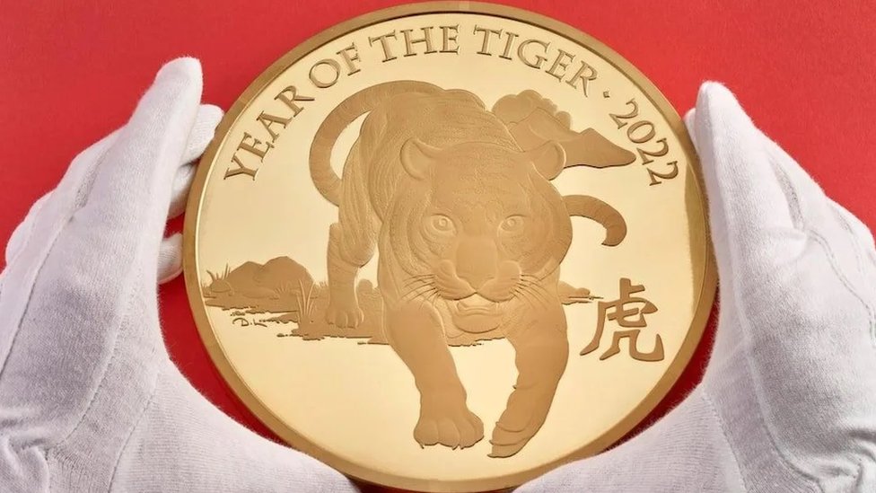 Royal Mint produces giant gold coin to celebrate the Year of the Tiger ...