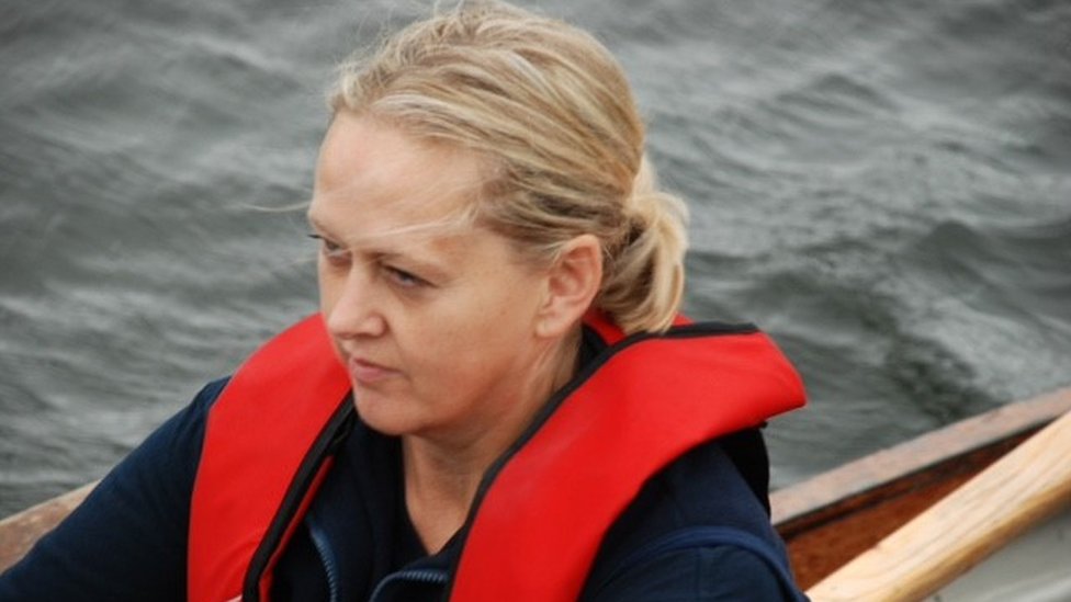 Robyn Mercer death: Police seek dog walker 'witness' - BBC News