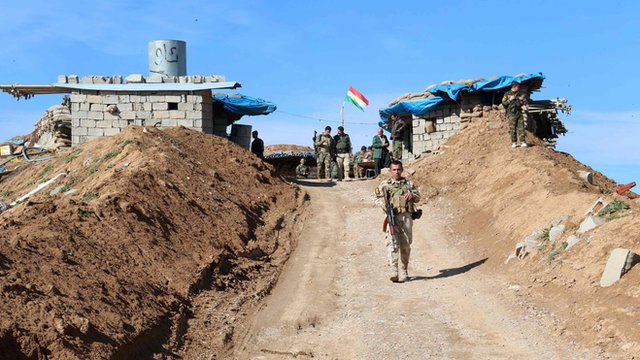 Iraq's 1,000km trench 'to repel suicide bombers' - BBC News