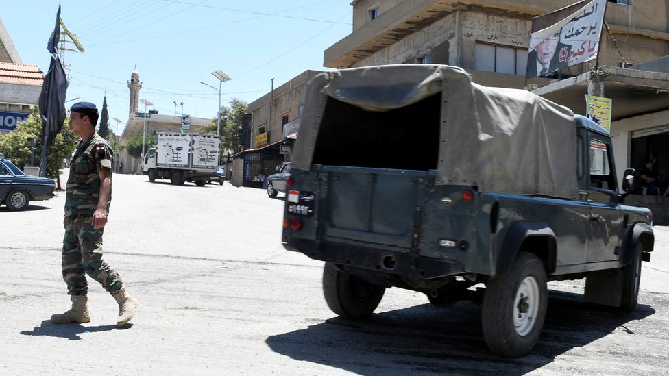 Lebanon refugee camps hit by five suicide bombers - BBC News